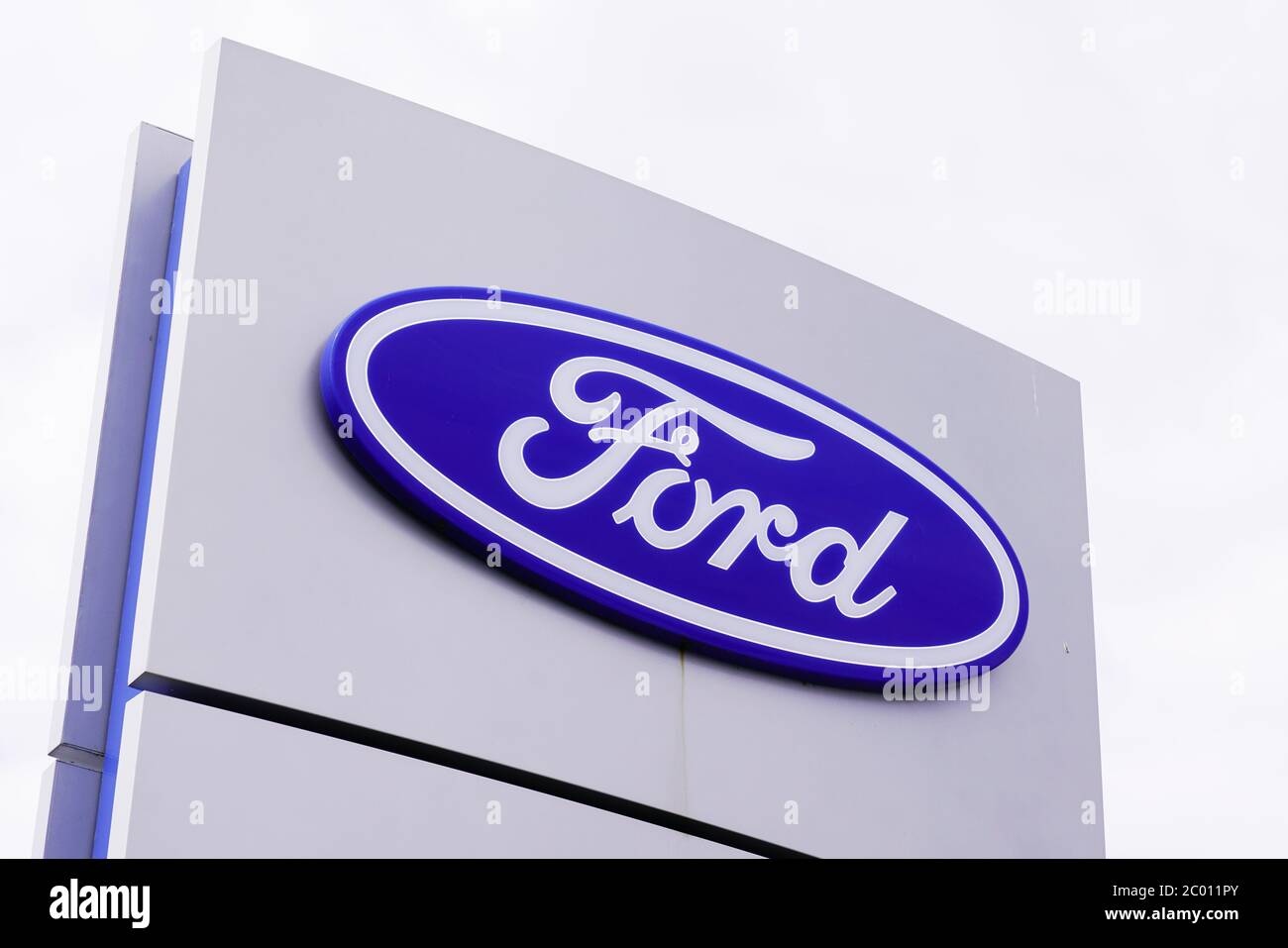 Ford service signage hi-res stock photography and images - Alamy