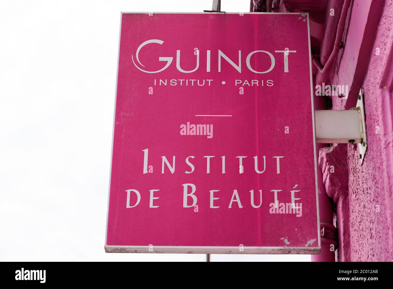 Guinot logo hi-res stock photography and images - Alamy