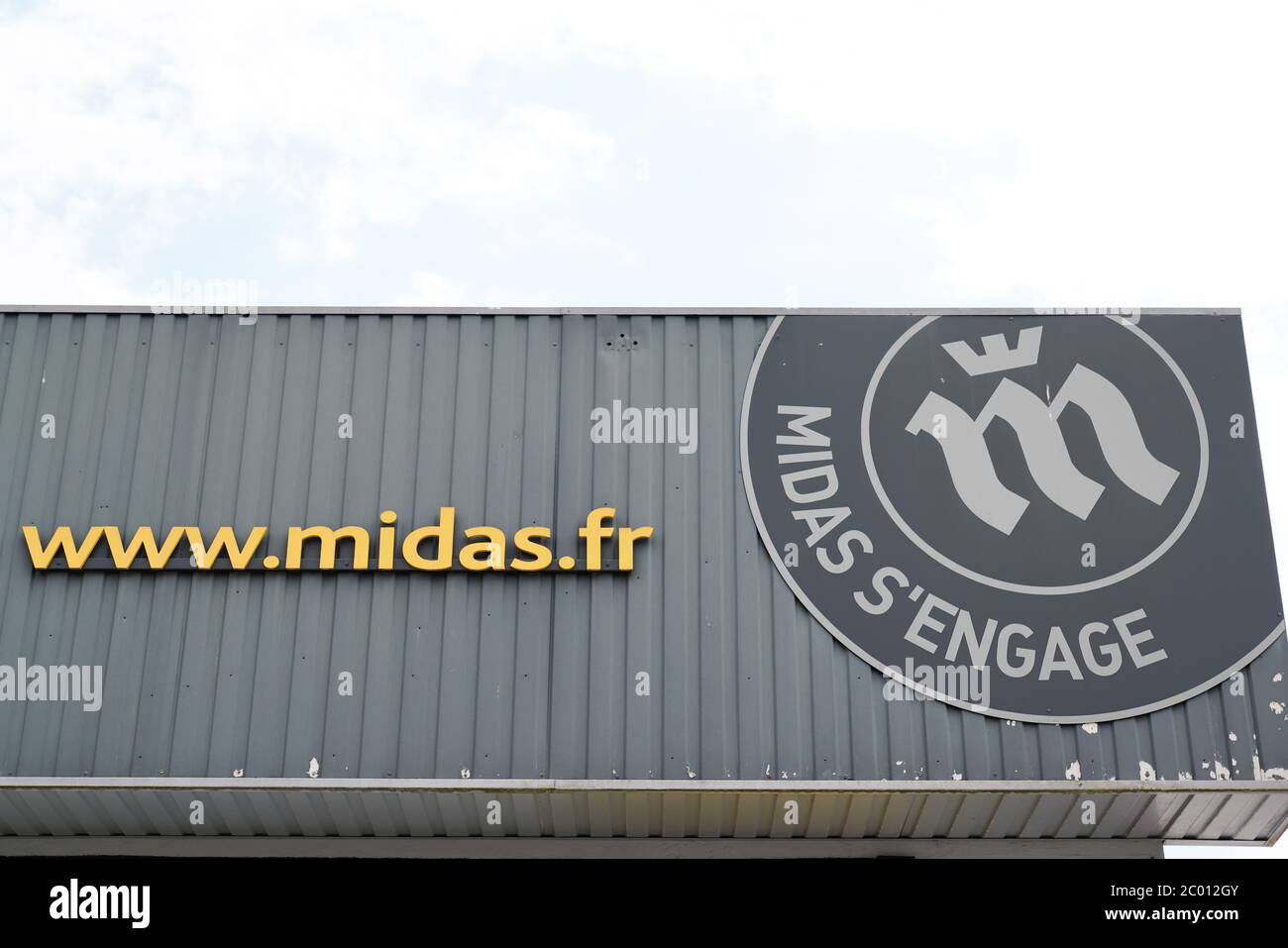 Midas auto repair hi-res stock photography and images - Alamy