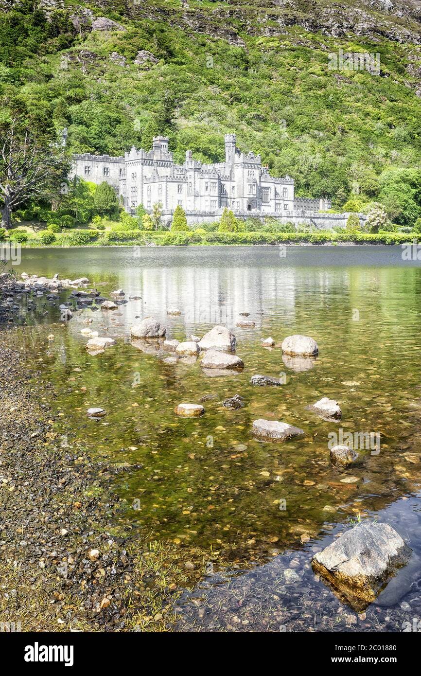 Abbey kylemore hi-res stock photography and images - Alamy
