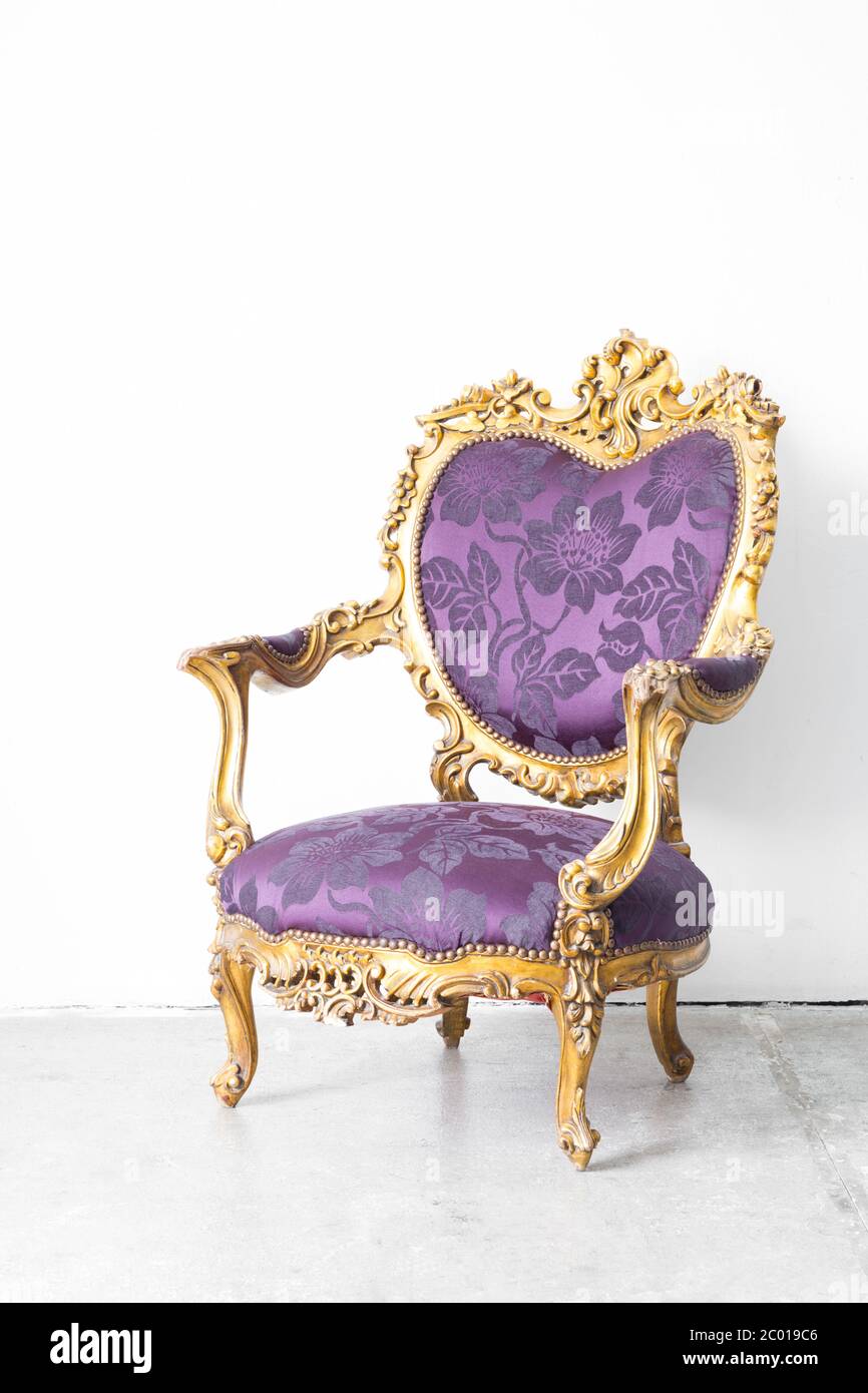 Purple royal chair hi-res stock photography and images - Alamy