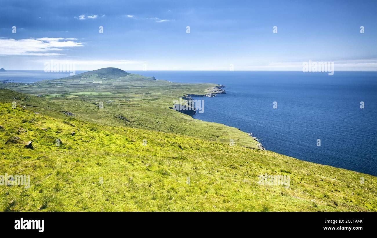 Irish green landscape hi-res stock photography and images - Alamy