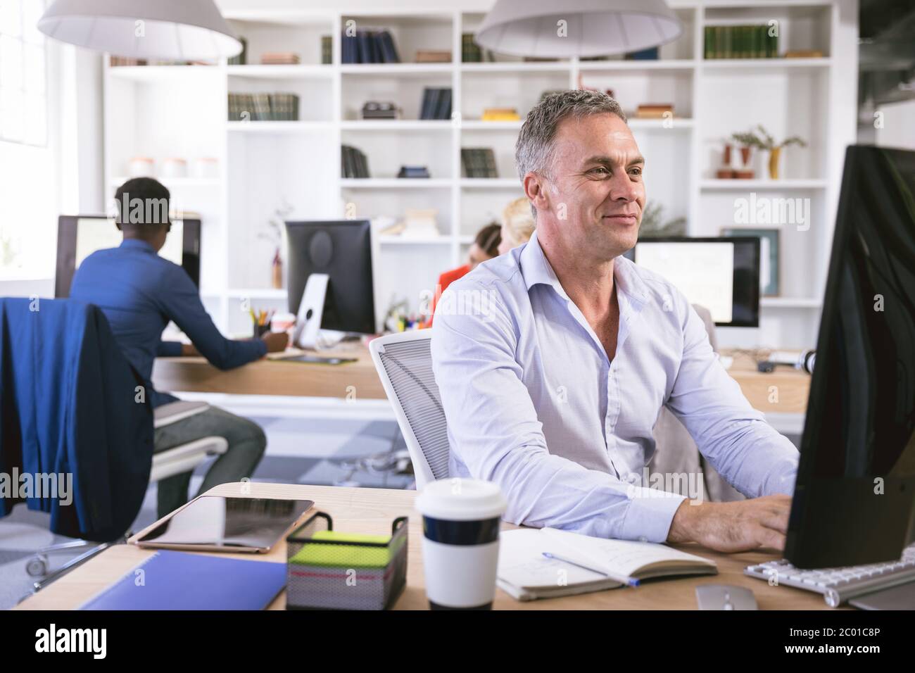 Happy workspace hi-res stock photography and images - Alamy