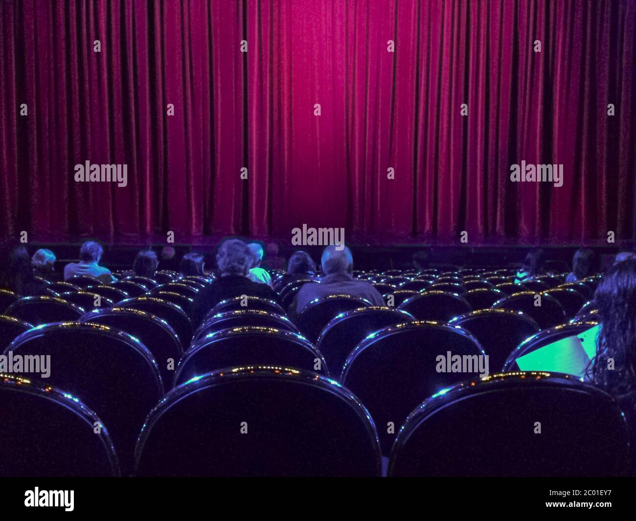 Back view of theatre audience hi-res stock photography and images - Alamy