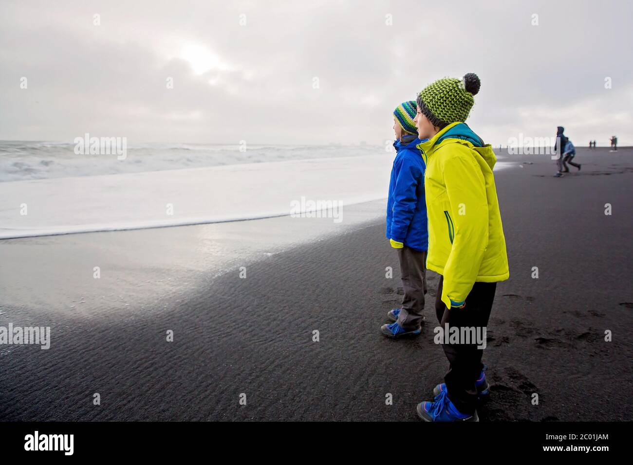 Kids running from waves hi-res stock photography and images - Alamy