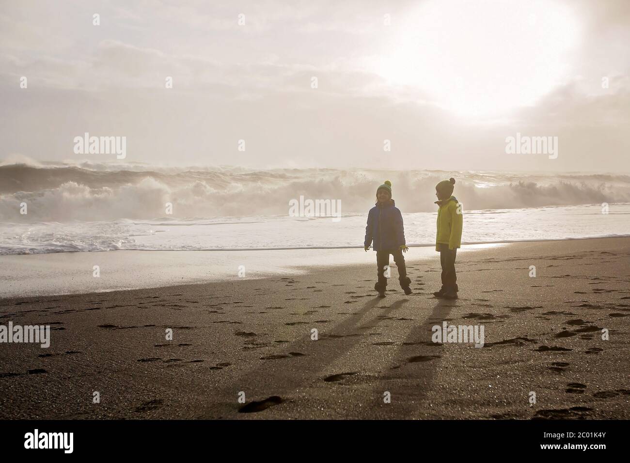 Kids running from waves hi-res stock photography and images - Alamy