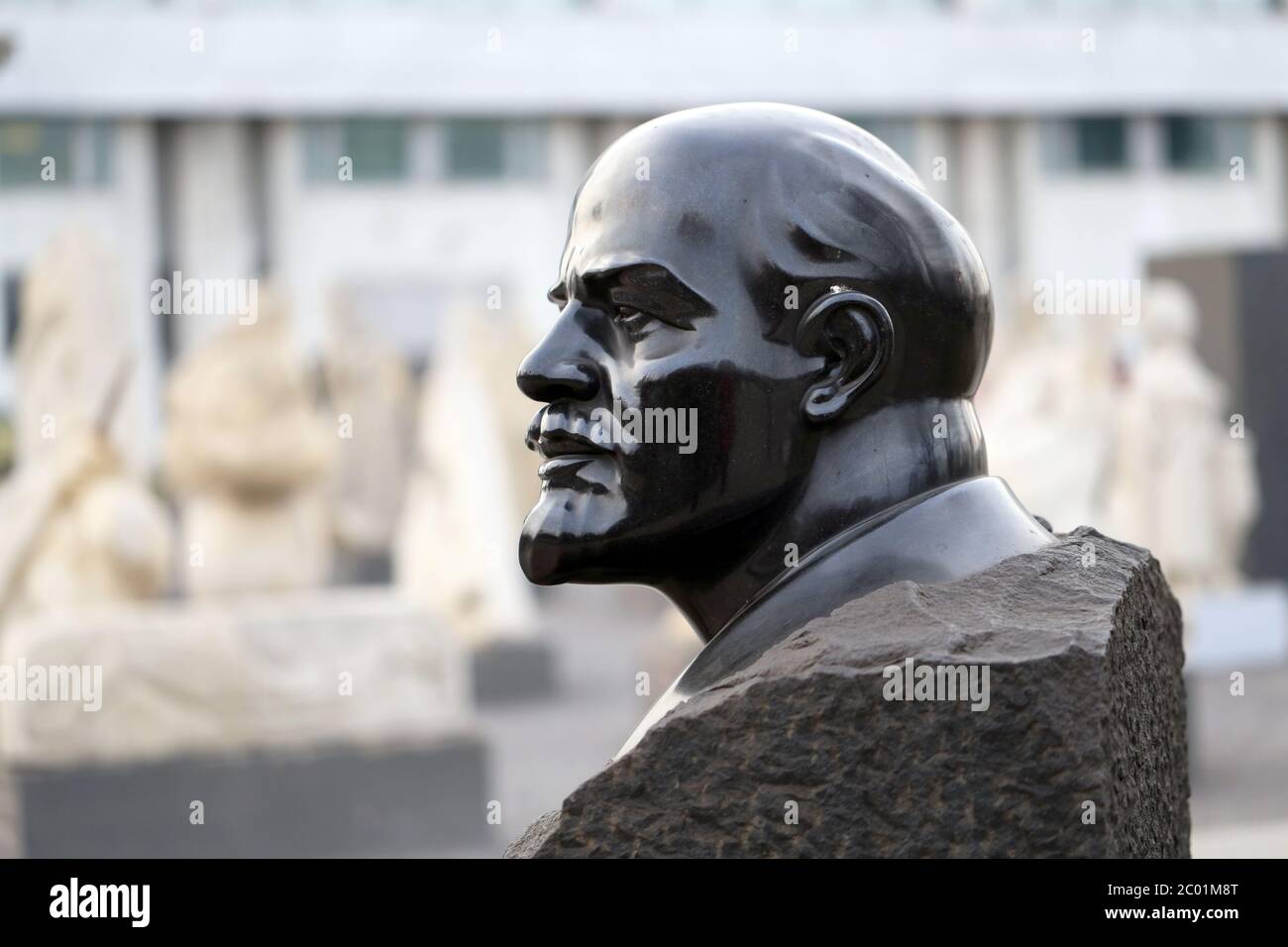 bust of Vladimir Lenin Stock Photo - Alamy