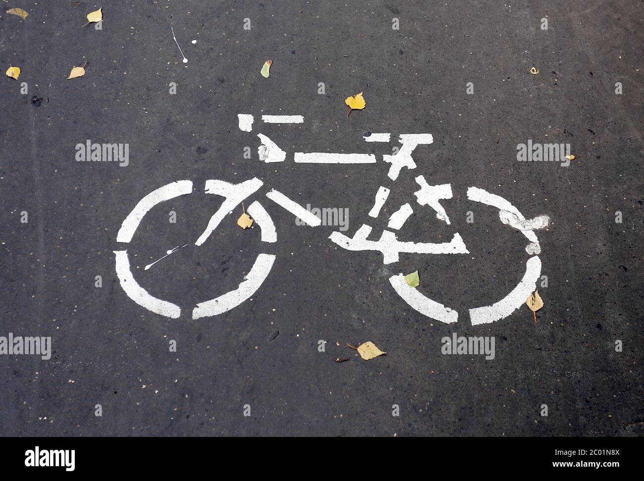 Pavement bike sign hi-res stock photography and images - Alamy
