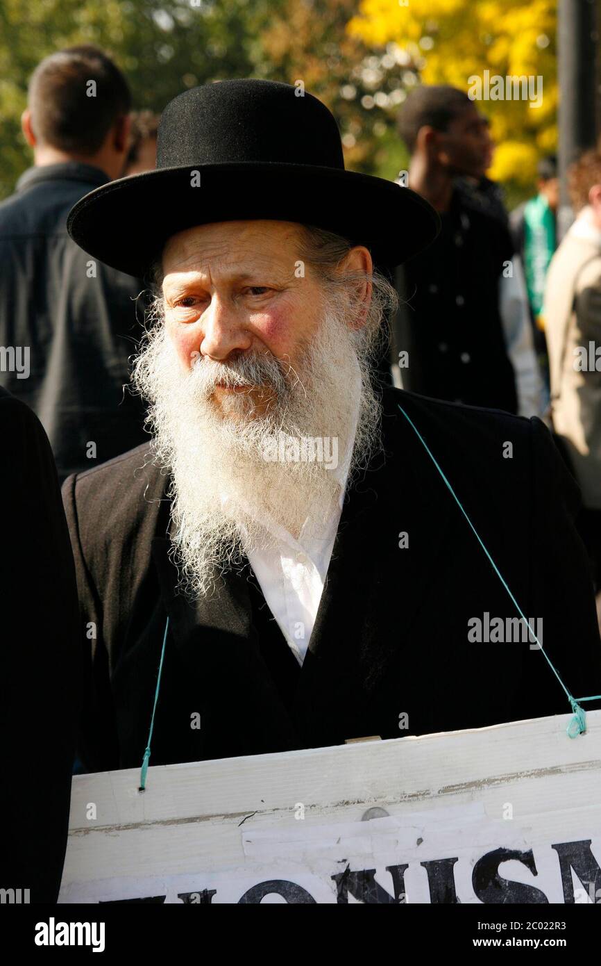 Neturei karta hi-res stock photography and images - Alamy
