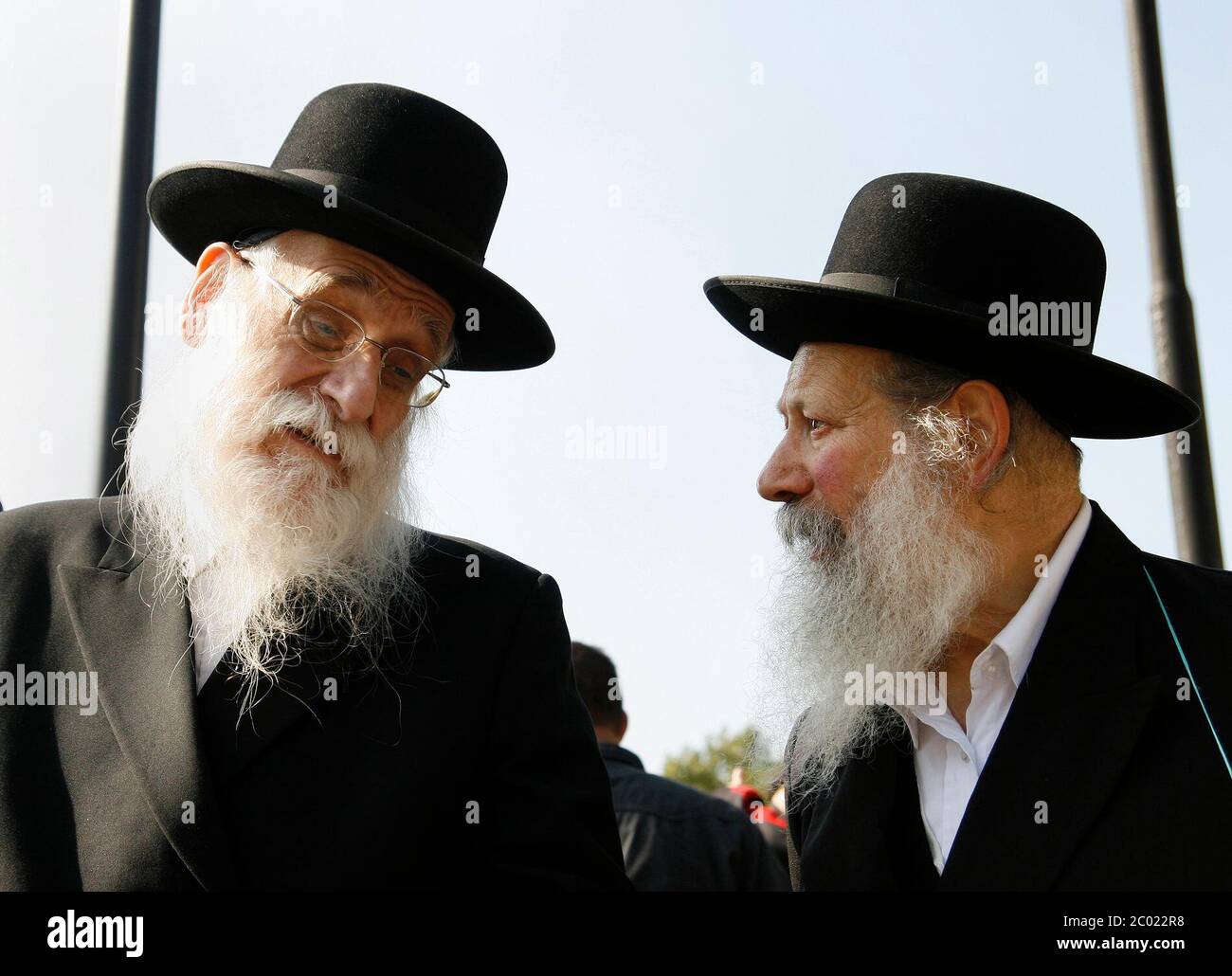 Rabbi Ahron Cohen (L) and member of the Neturei Karta organisation ...