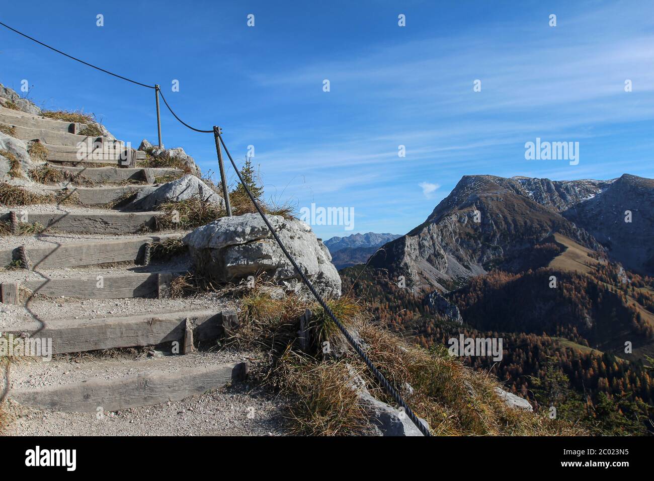 view on a alpine pathway from the jenner lookout Stock Photo - Alamy
