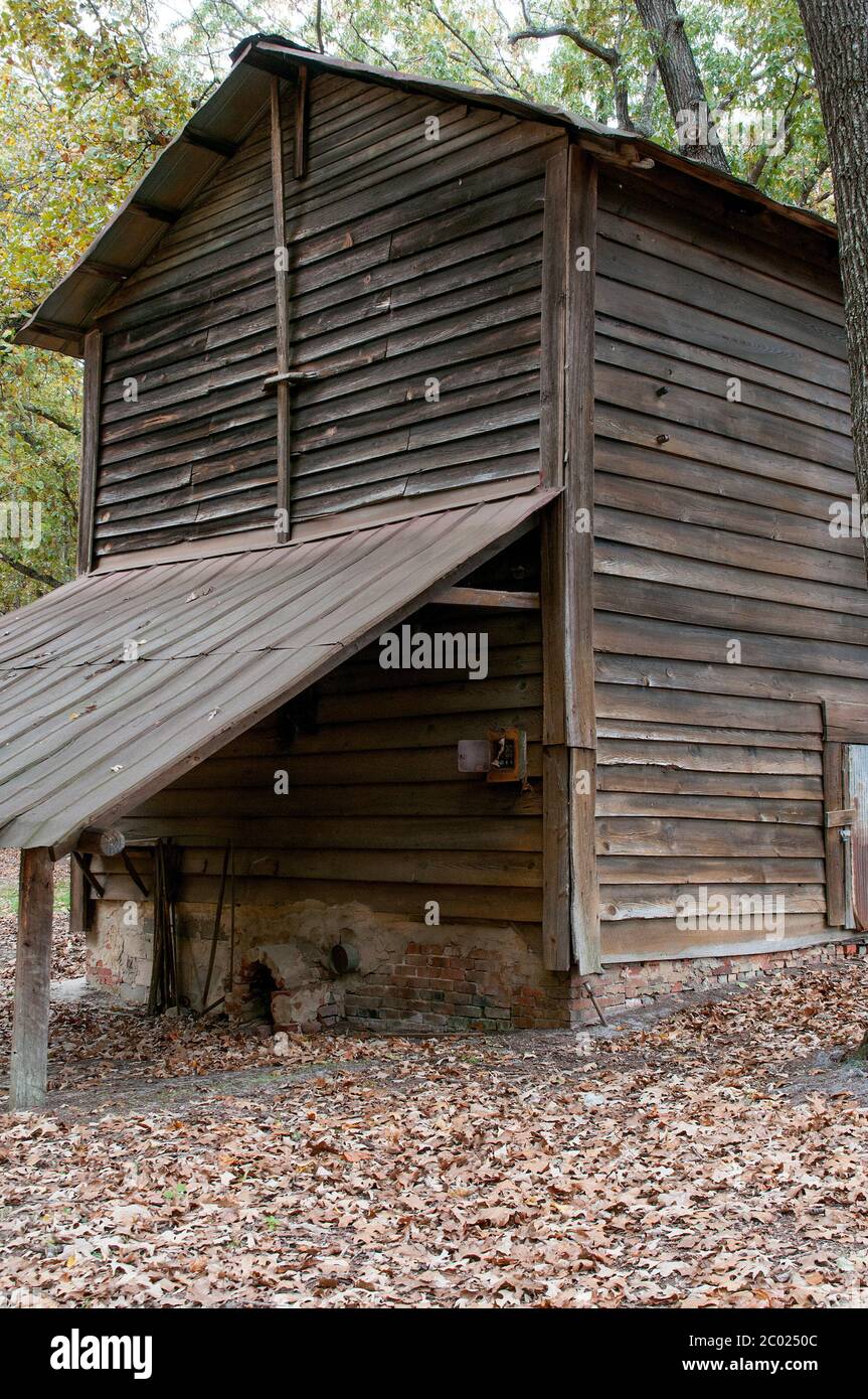 Tobacco barn hi-res stock photography and images - Alamy