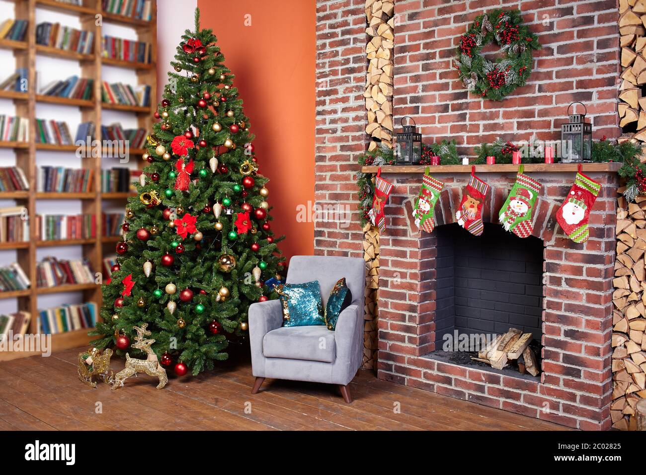 Home library hi-res stock photography and images - Alamy