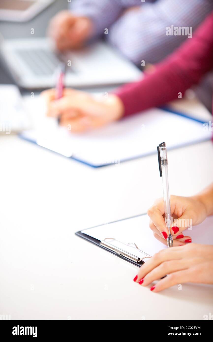 Woman signing a contract hi-res stock photography and images - Alamy