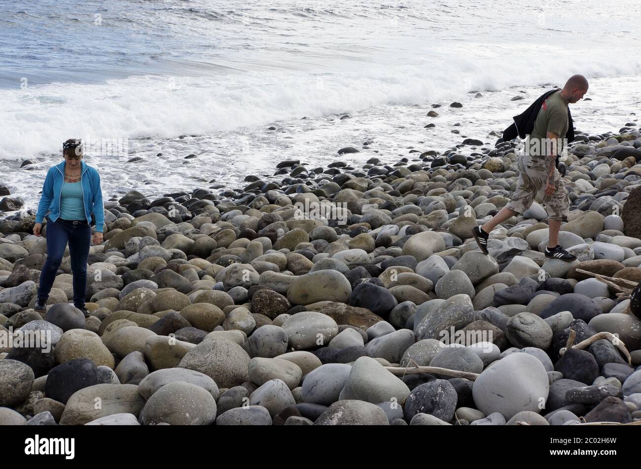 Beach with large pebbles Stock Photo - Alamy