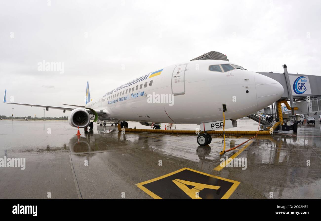 Aircraft Boeing 737 parked on aircraft parking space Stock Photo - Alamy