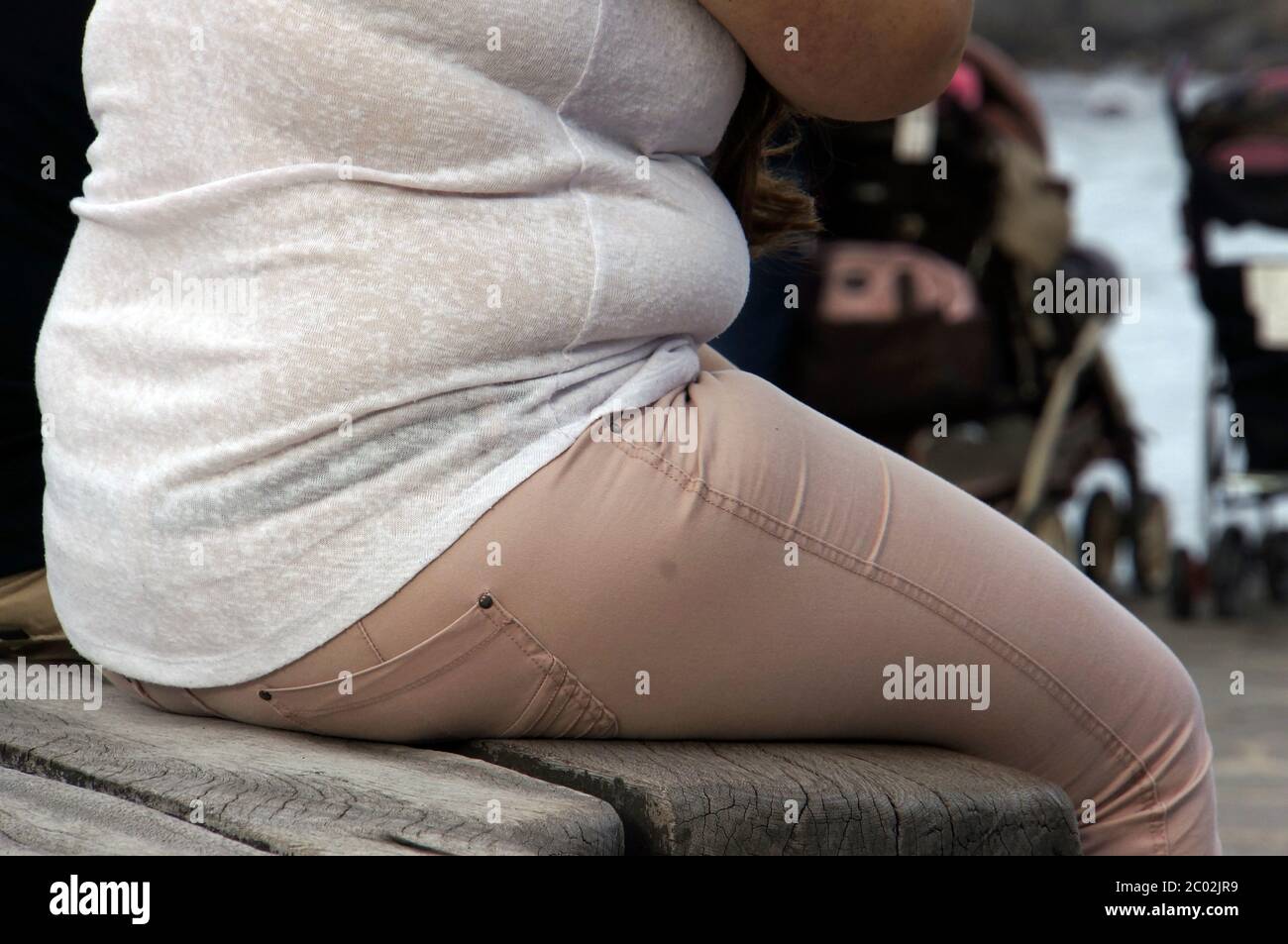 Overweight woman sitting on bench hi-res stock photography and images ...