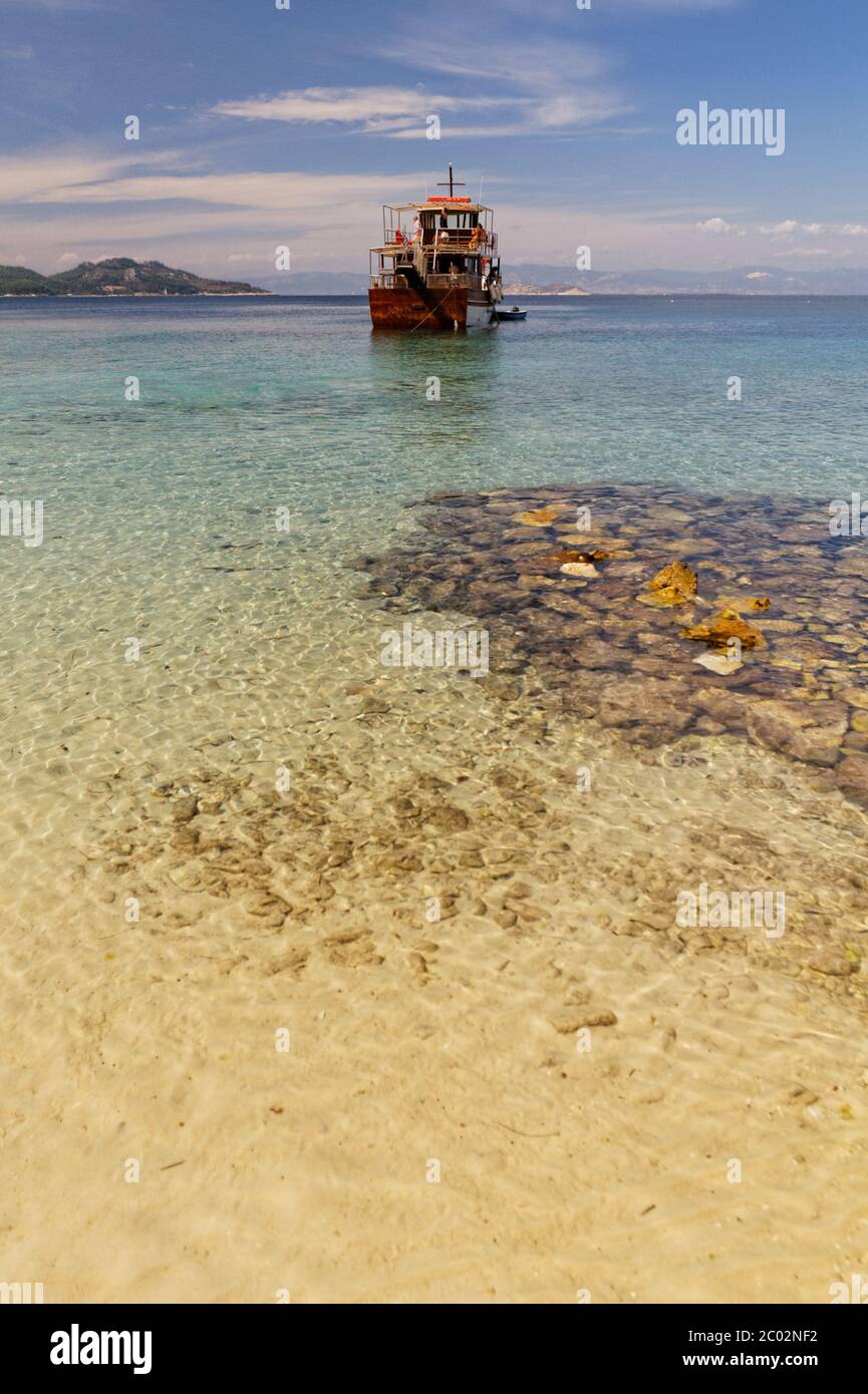 Most beautiful ship hi-res stock photography and images - Alamy