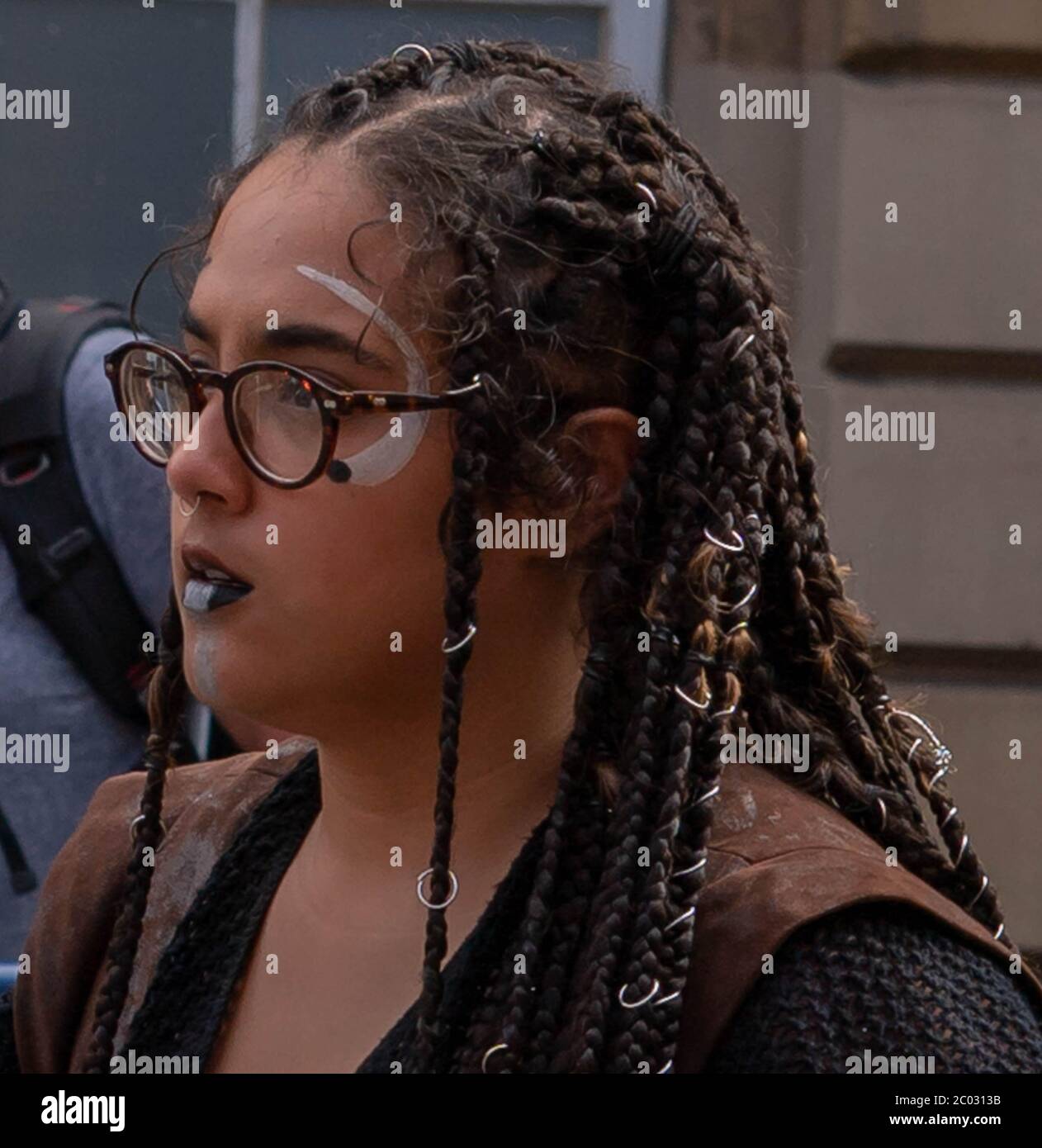 street performance Edinburgh festival Stock Photo - Alamy