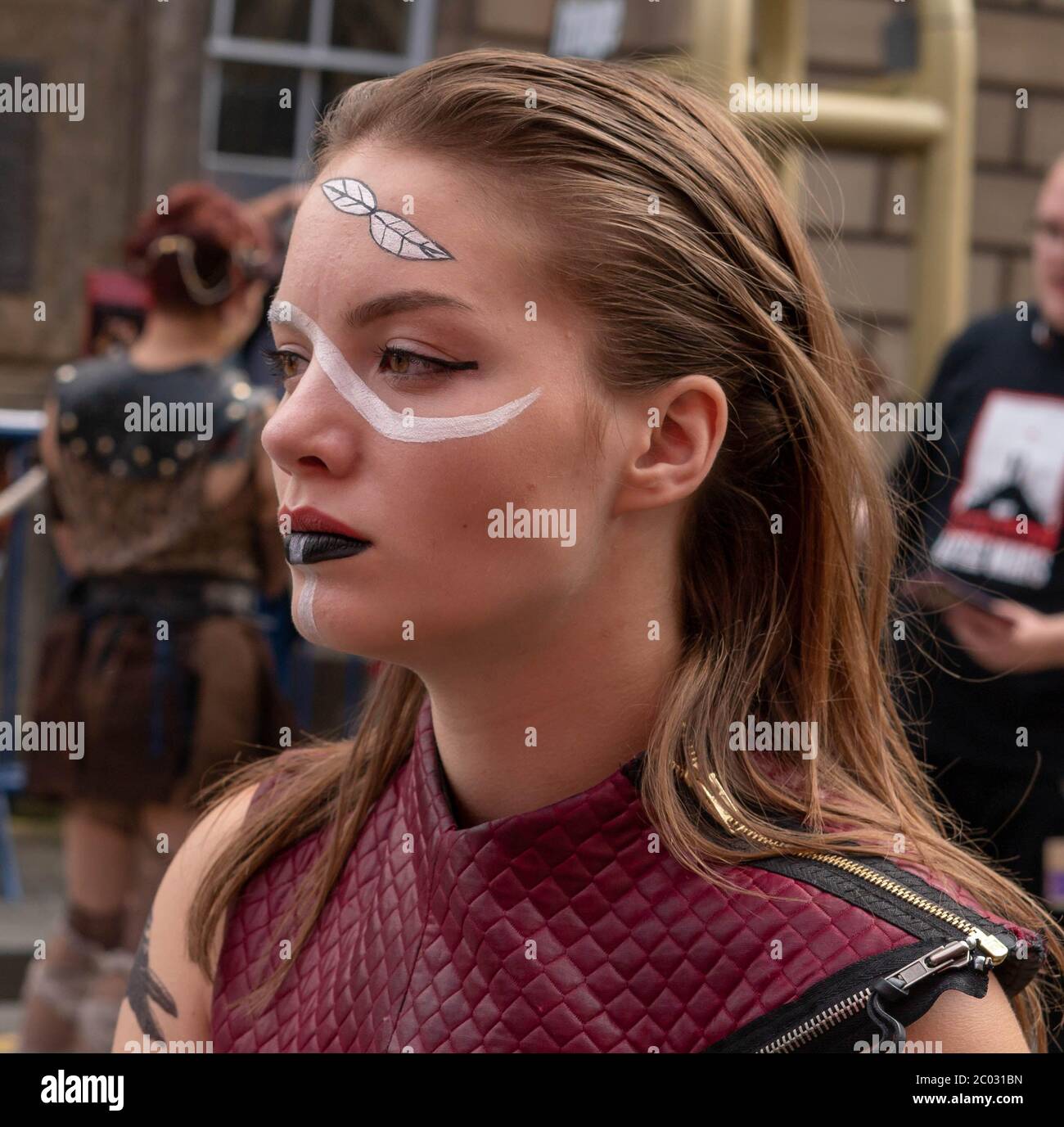 street performance Edinburgh festival Stock Photo - Alamy
