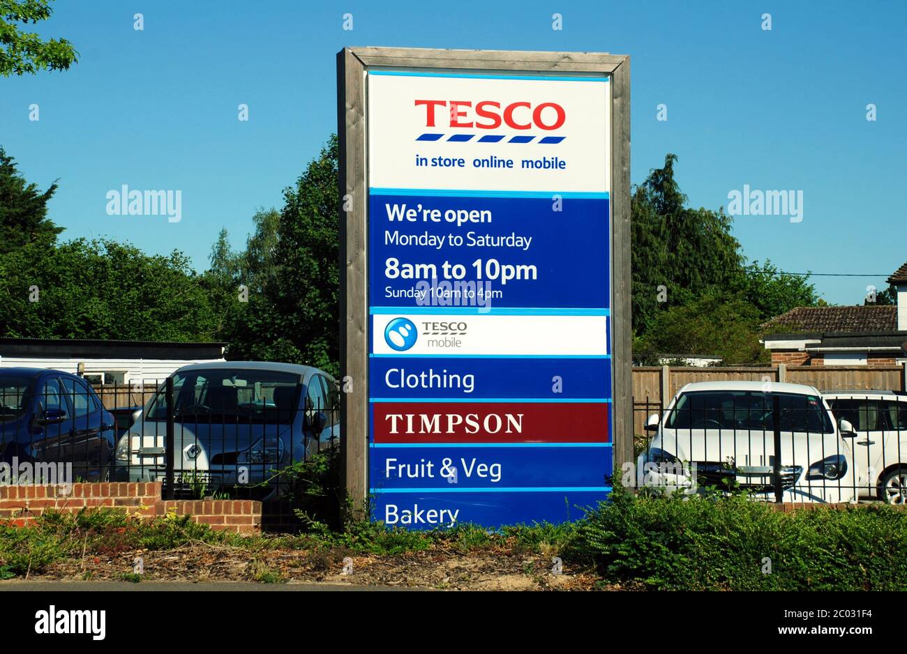 Tesco signage hi-res stock photography and images - Alamy