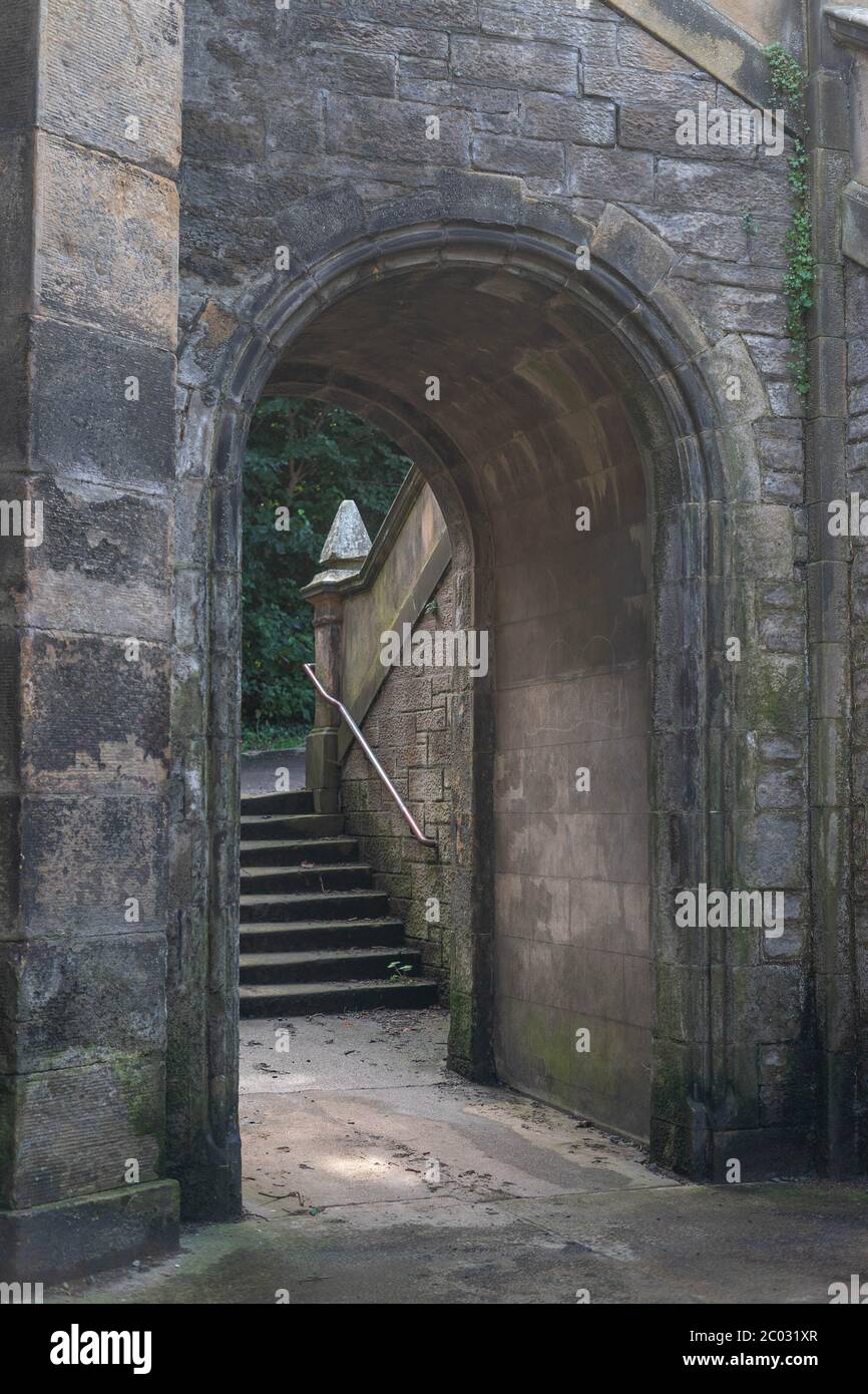 Edinburgh archway hi-res stock photography and images - Alamy