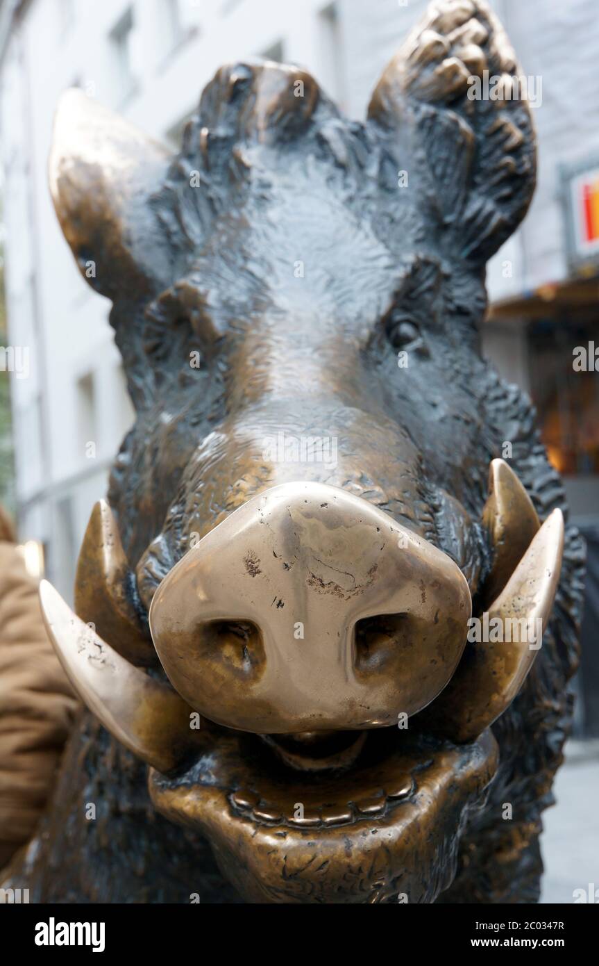 Sculpture of a boar Stock Photo - Alamy