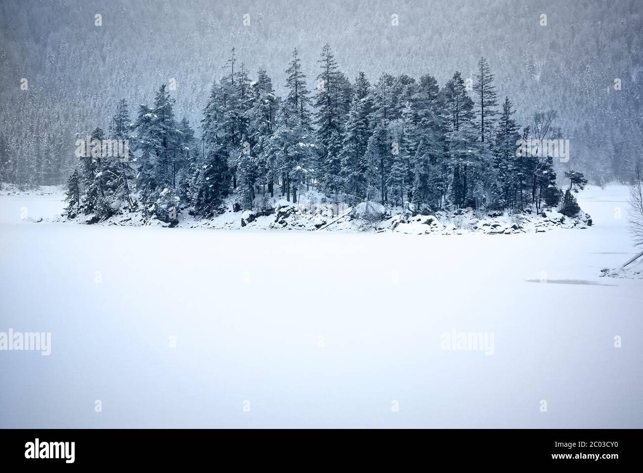 Eibsee cloud hi-res stock photography and images - Alamy