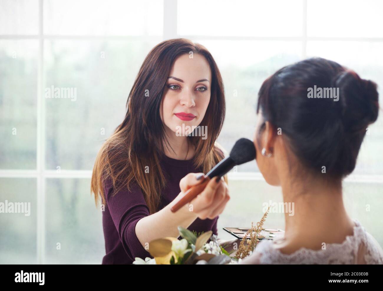 The bride doing makeup hi-res stock photography and images - Alamy