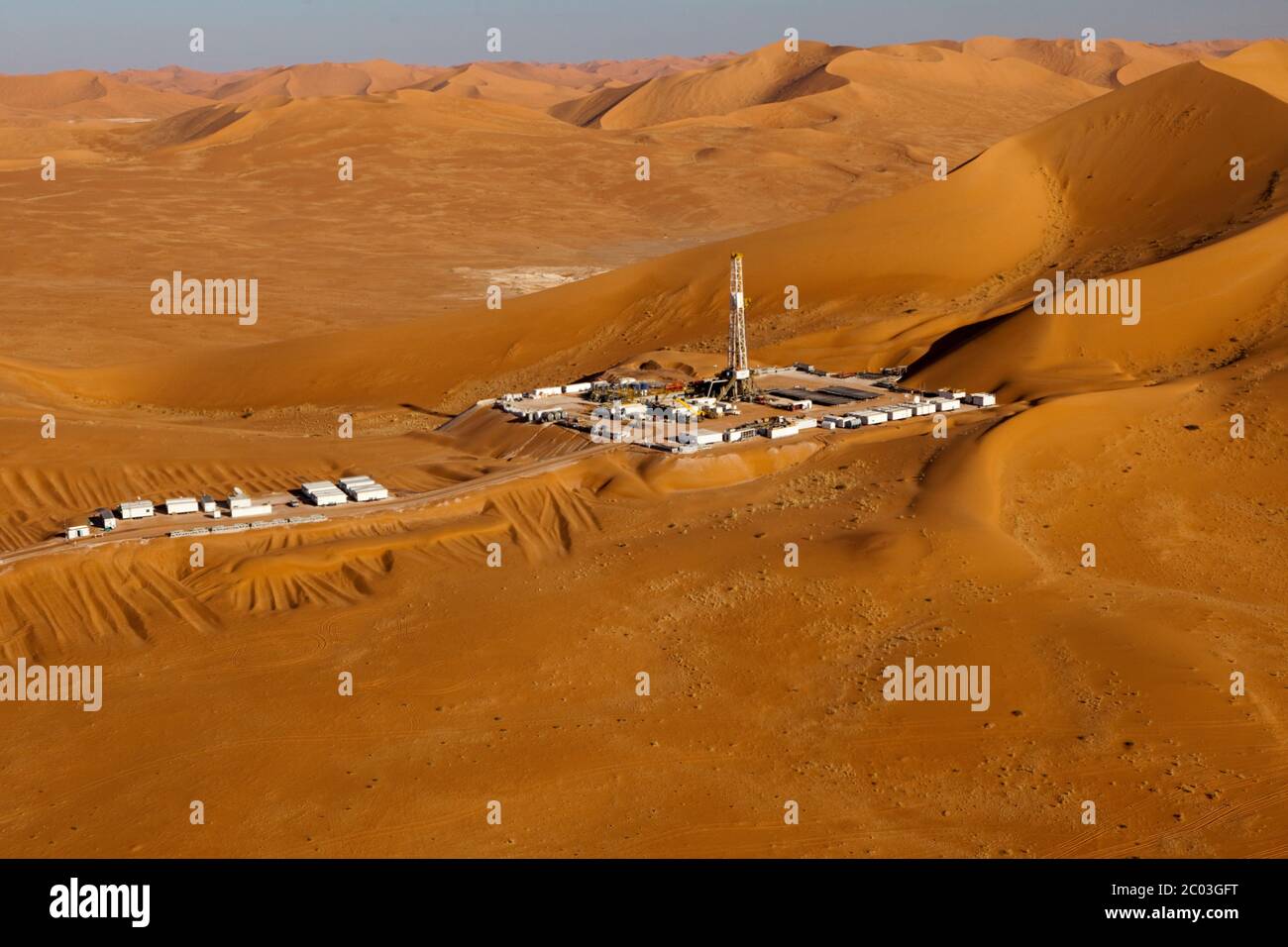 An oil company rig drilling for oil, Sahara desert Stock Photo - Alamy