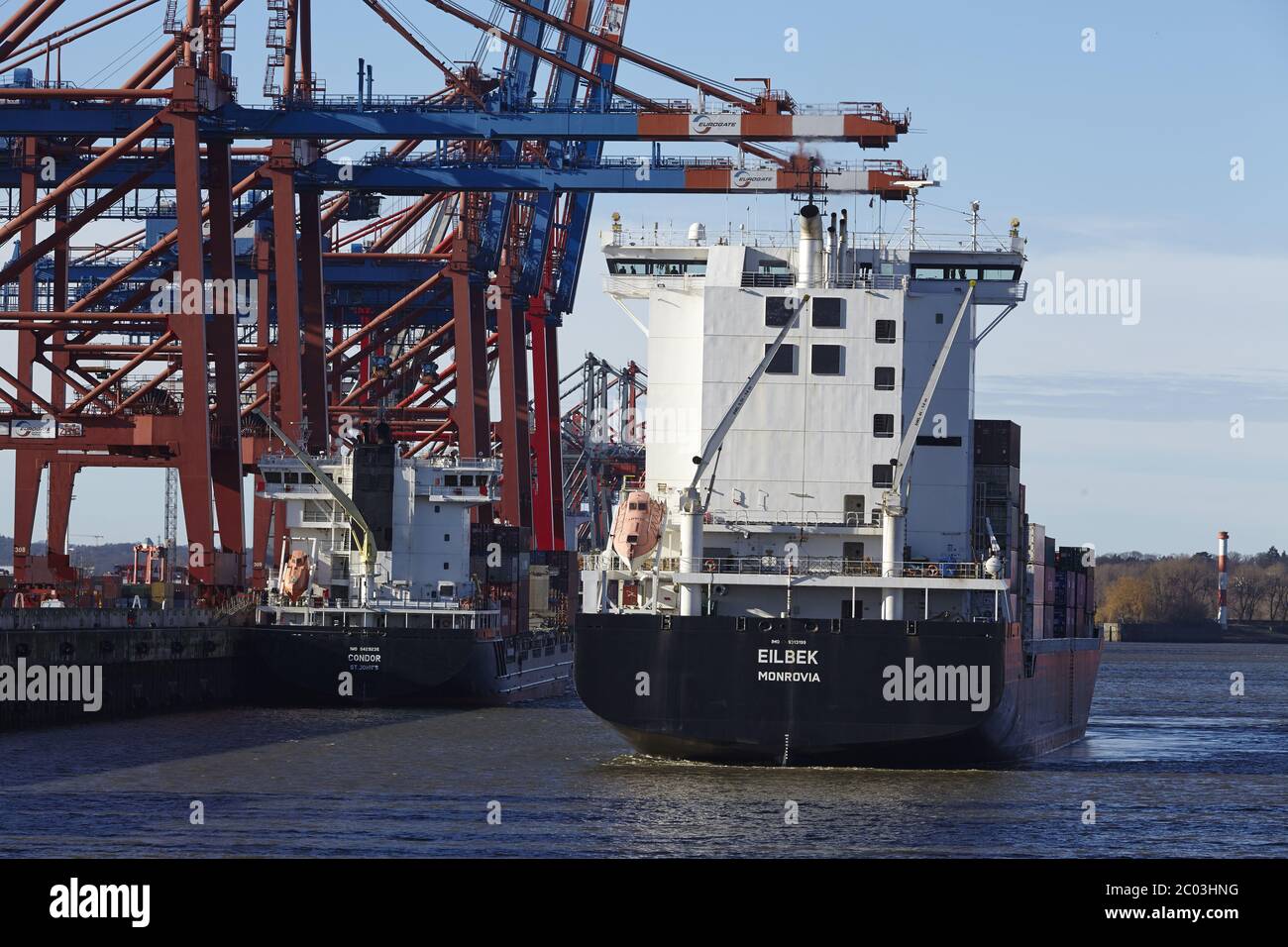 Container ship arrival hi-res stock photography and images - Alamy