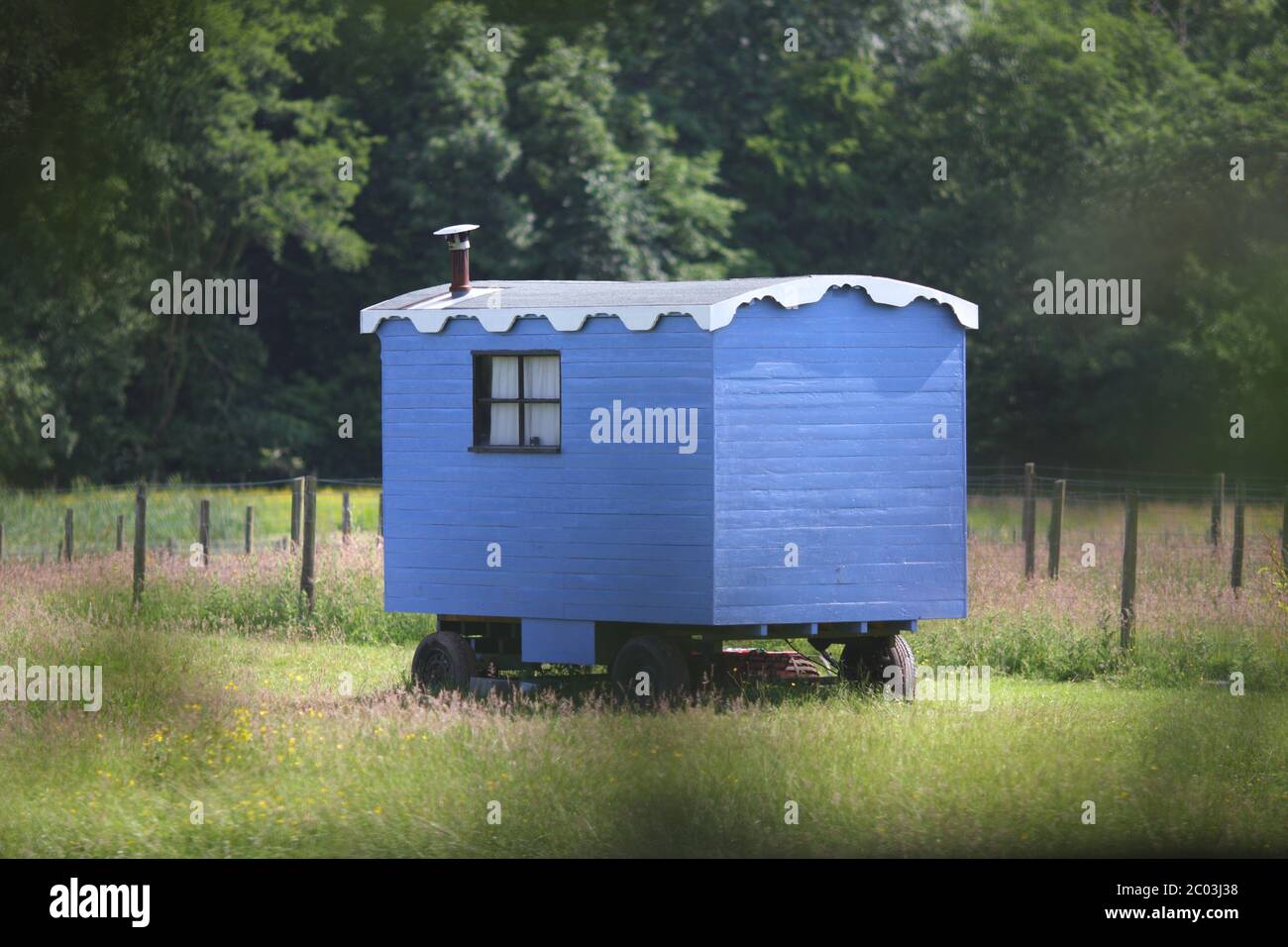 Shepherd’s hut caravan hi-res stock photography and images - Alamy