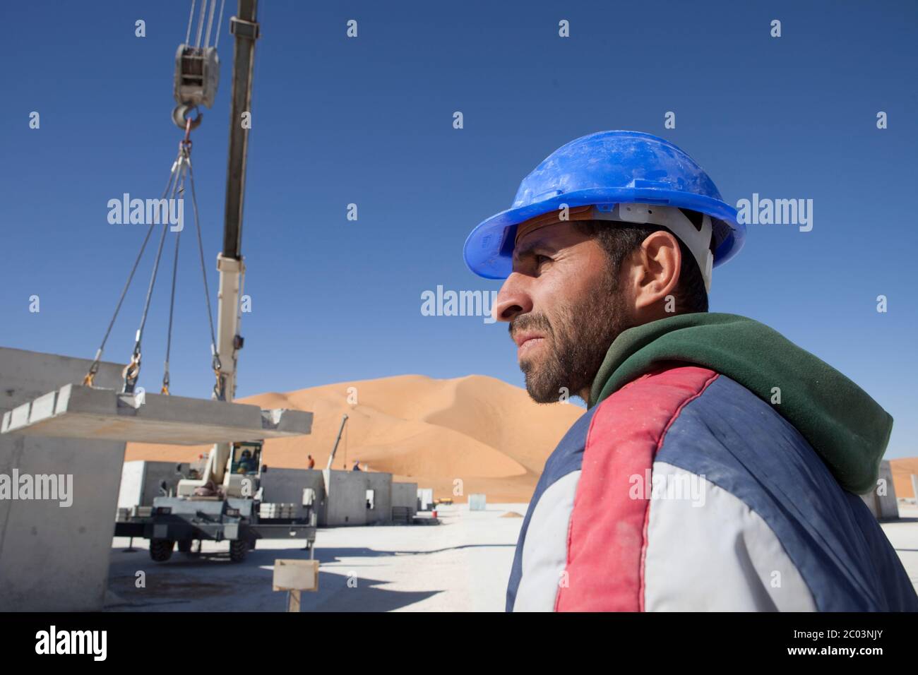 Buildings accomodation blocks for construction workers fabricating a ...