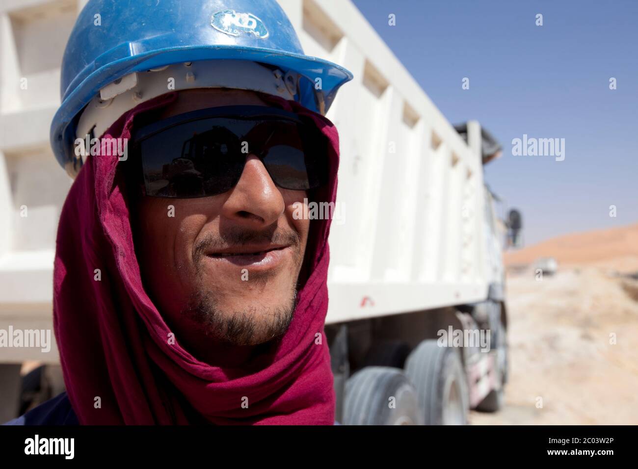 Desert oil truck hi-res stock photography and images - Alamy