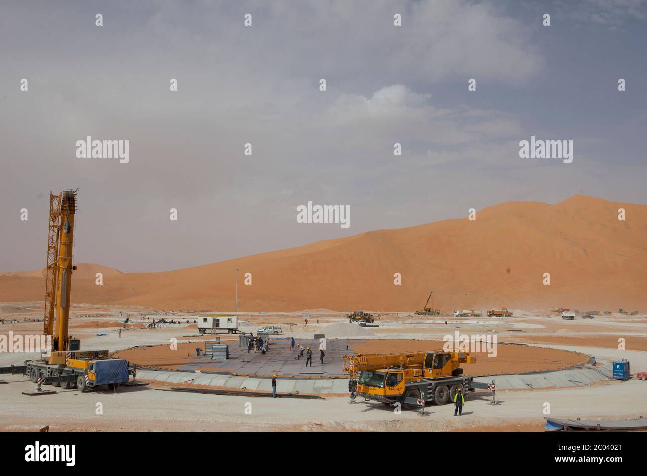 Oil tanks under construction at a new oil facility in the Sahara desert ...