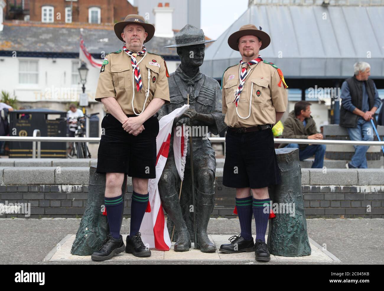 Matthew trott pose for hi-res stock photography and images - Alamy