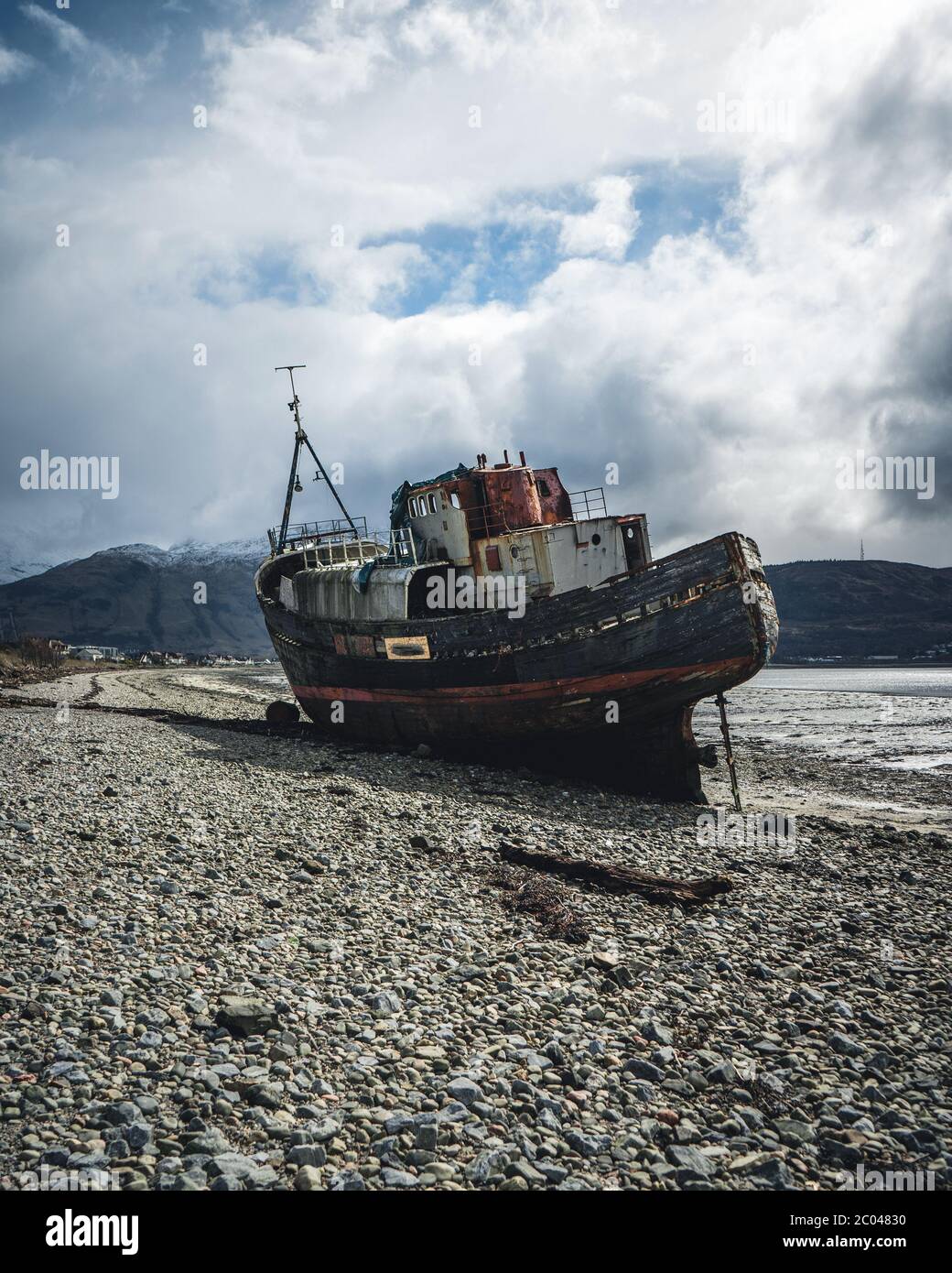 Shore of loch eil hi-res stock photography and images - Alamy