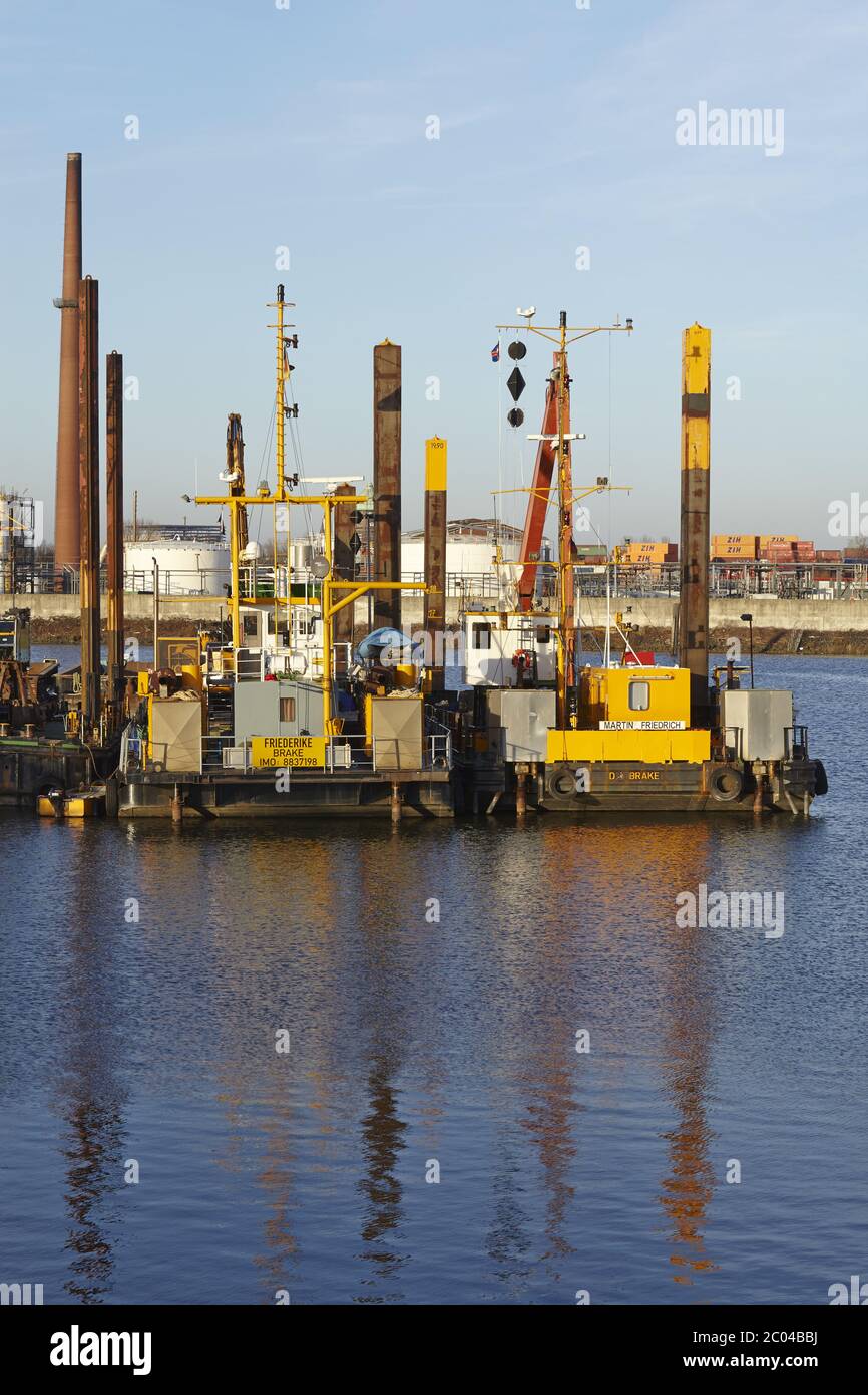 Working ships hi-res stock photography and images - Alamy