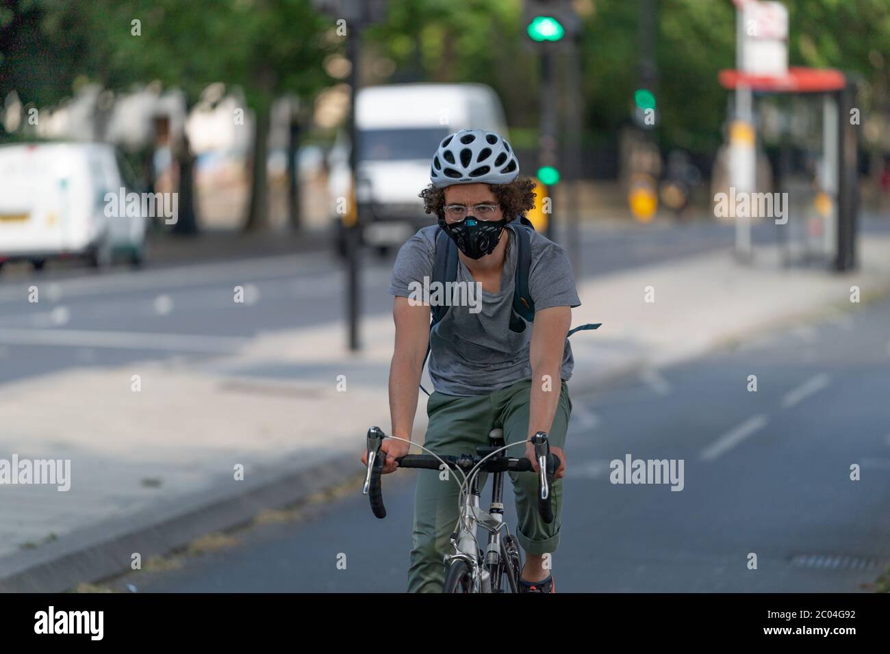 Cyclist commute mask hi-res stock photography and images - Alamy