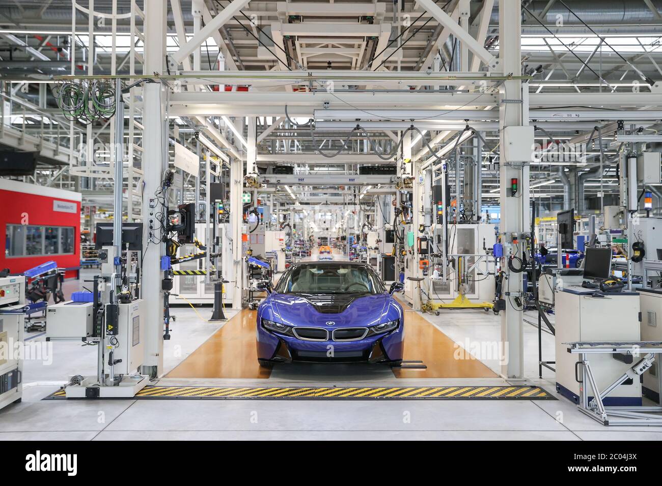 Line of cars at end of assembly line hi-res stock photography and ...