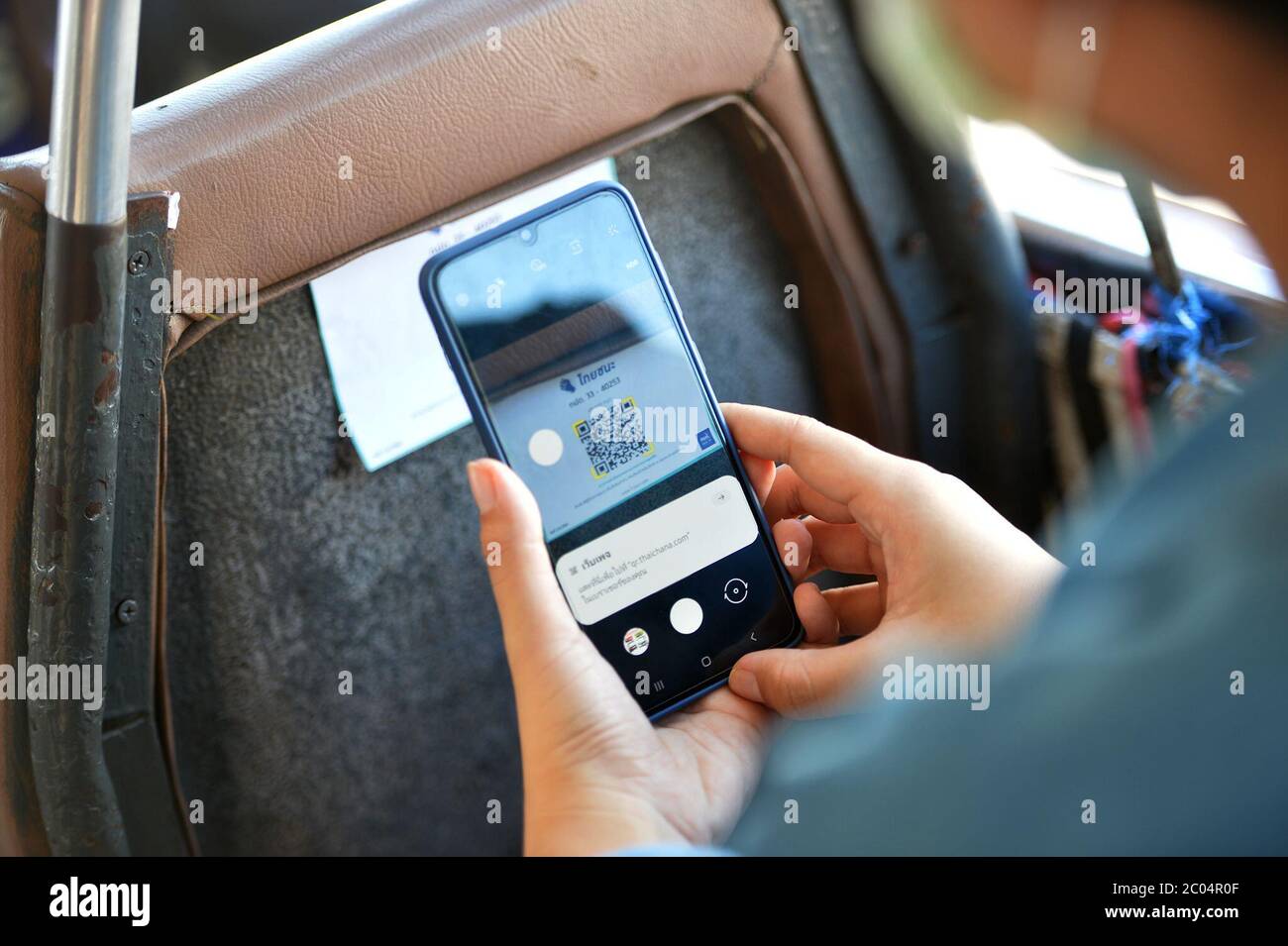Bus tracking app hi-res stock photography and images - Alamy