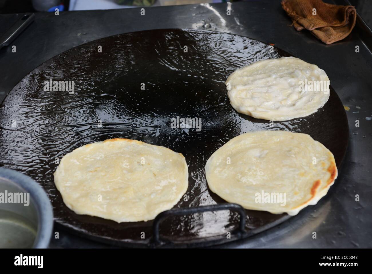 Roti on hot pan street hi-res stock photography and images - Alamy