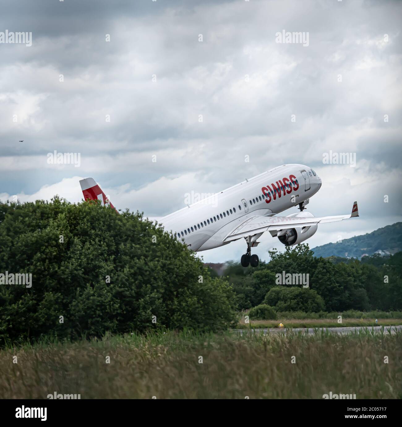 C-Series A220 Take Off at Zürich Airport Stock Photo - Alamy