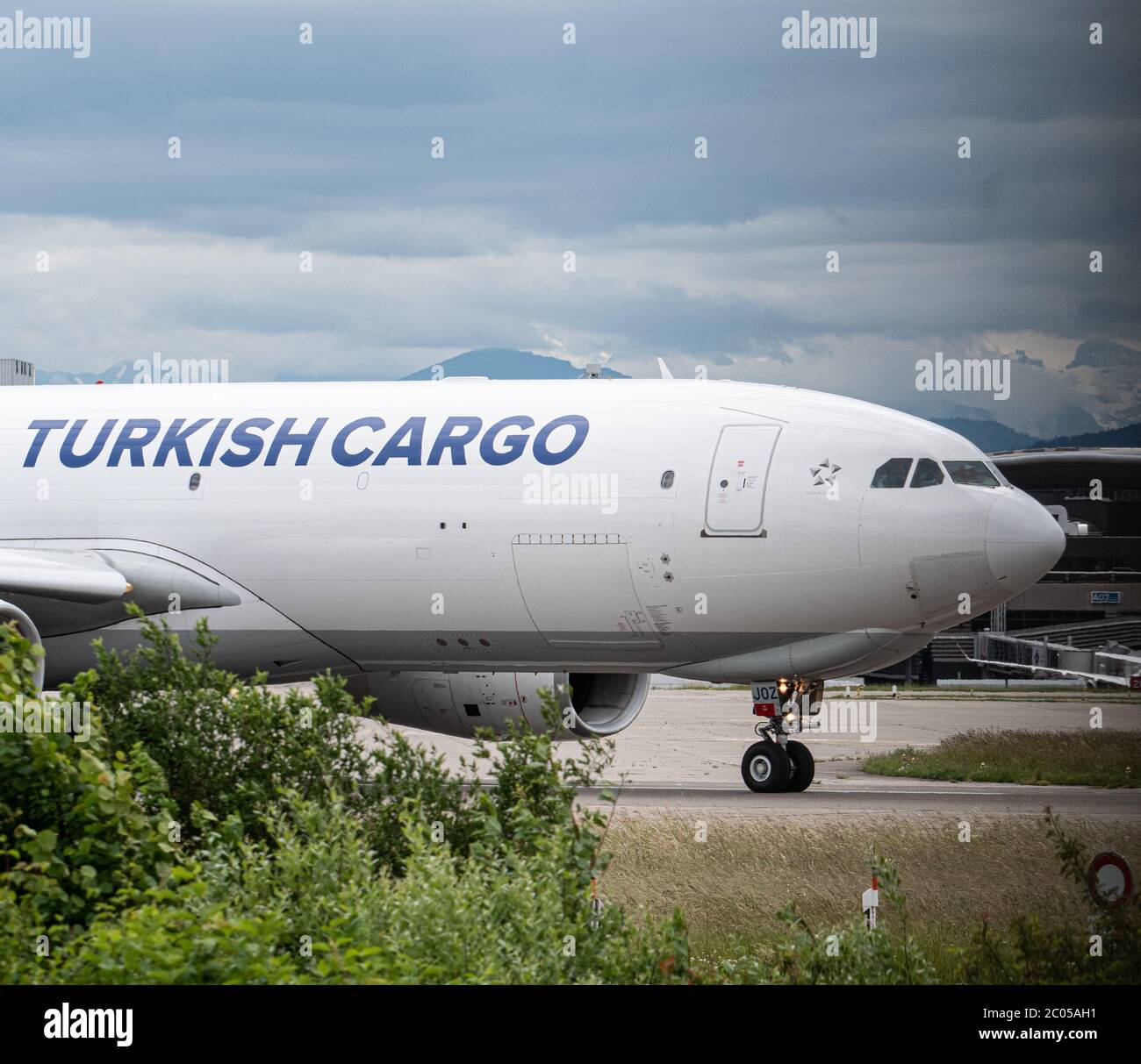 Airbus a330 turkish airlines hi-res stock photography and images - Alamy