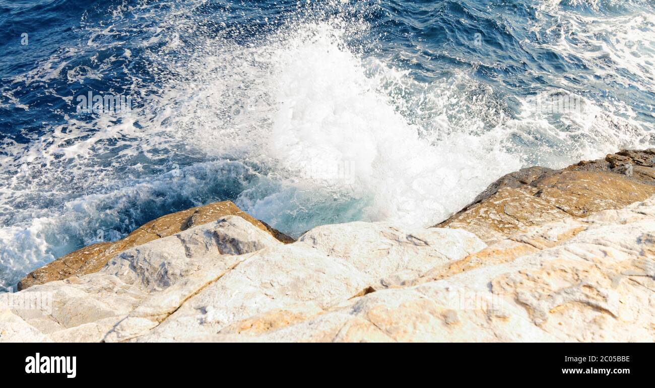 Water fluctuating hi-res stock photography and images - Alamy