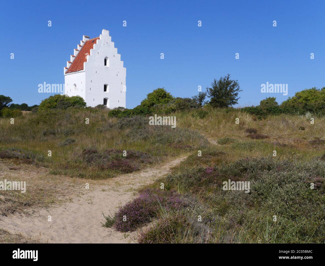 Sand covered hi-res stock photography and images - Alamy