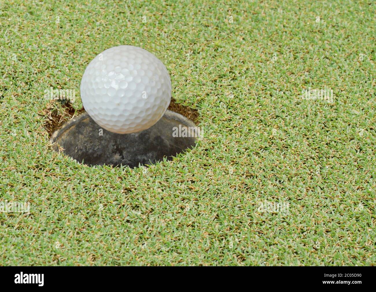 Golf ball falling hole hi-res stock photography and images - Alamy