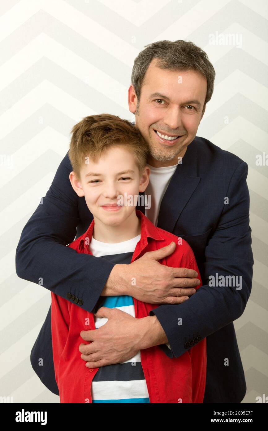 Happy father embracing son Stock Photo - Alamy