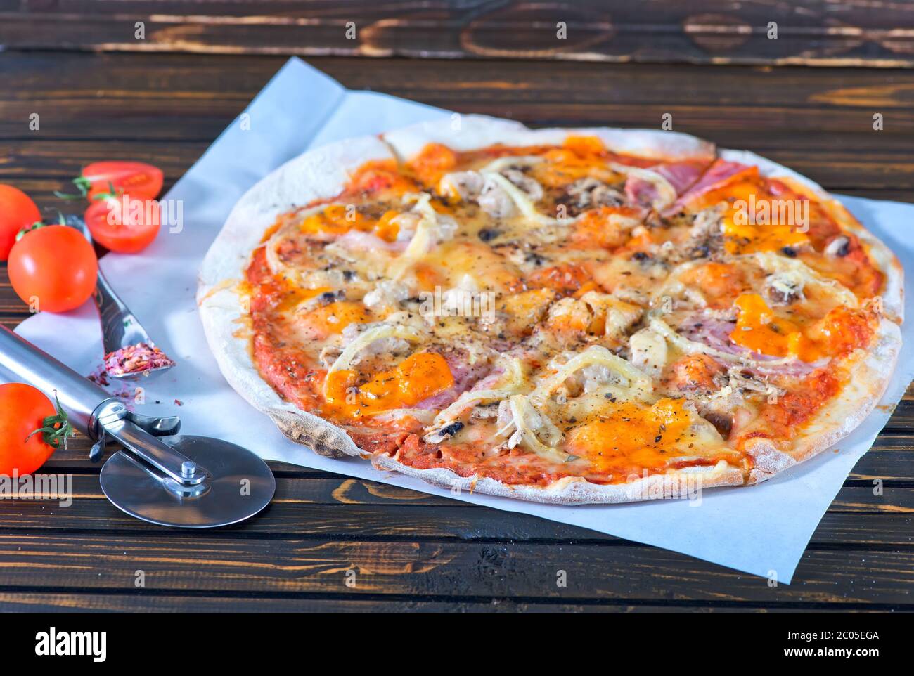 Unsliced pizza hi-res stock photography and images - Alamy