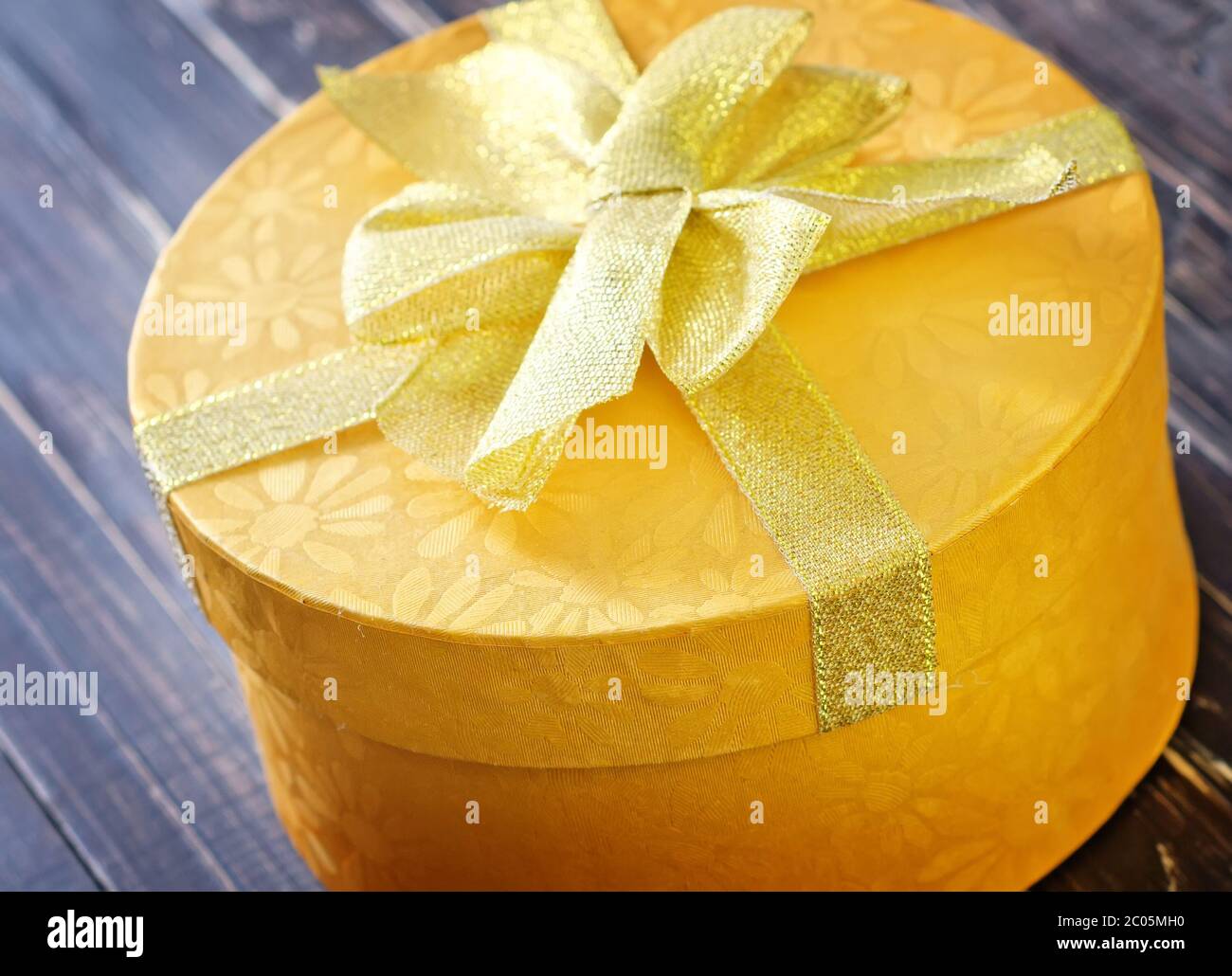 box for present Stock Photo - Alamy